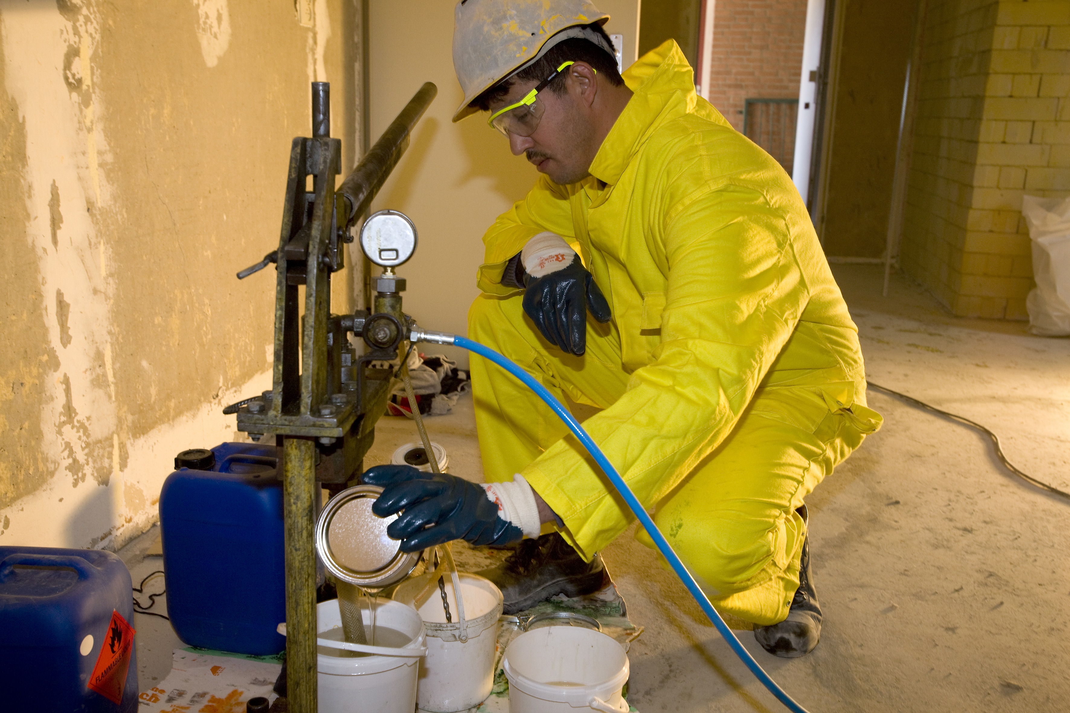 Betoninjectie nodig om scheuren in beton te herstellen? Vogel B.V.